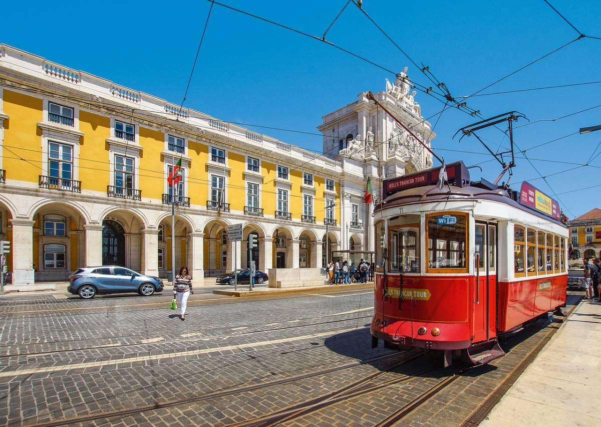 12 Travel Apps You Need to Download Before Your Next Trip